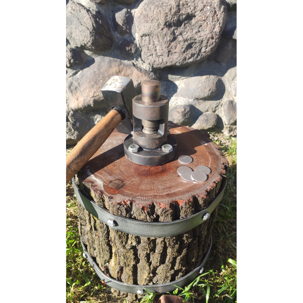 Unique oak log for coin striking Die